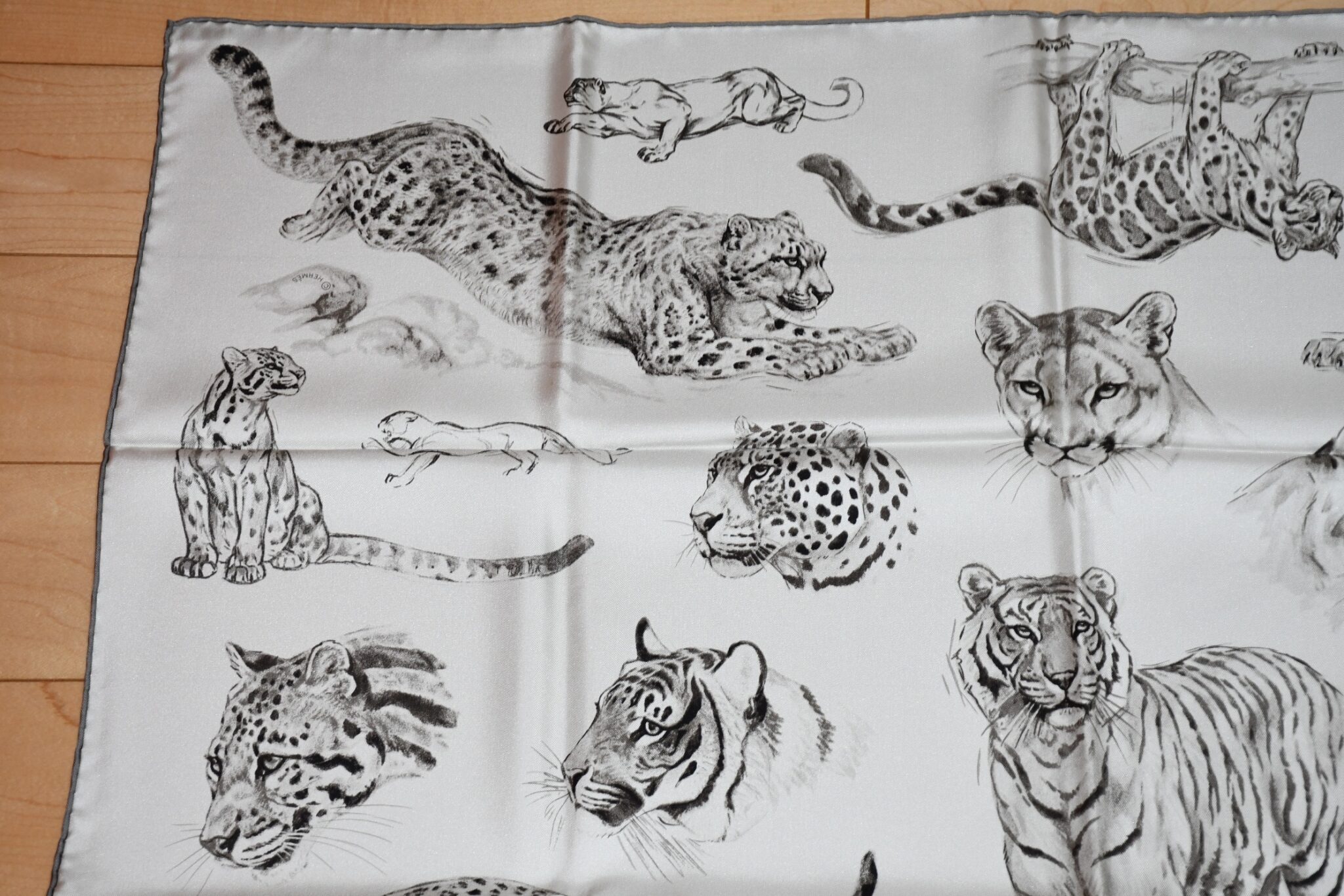 Hermes Scarf Dans l'atelier de Robert Dallet 90 cm silk gray beige ...